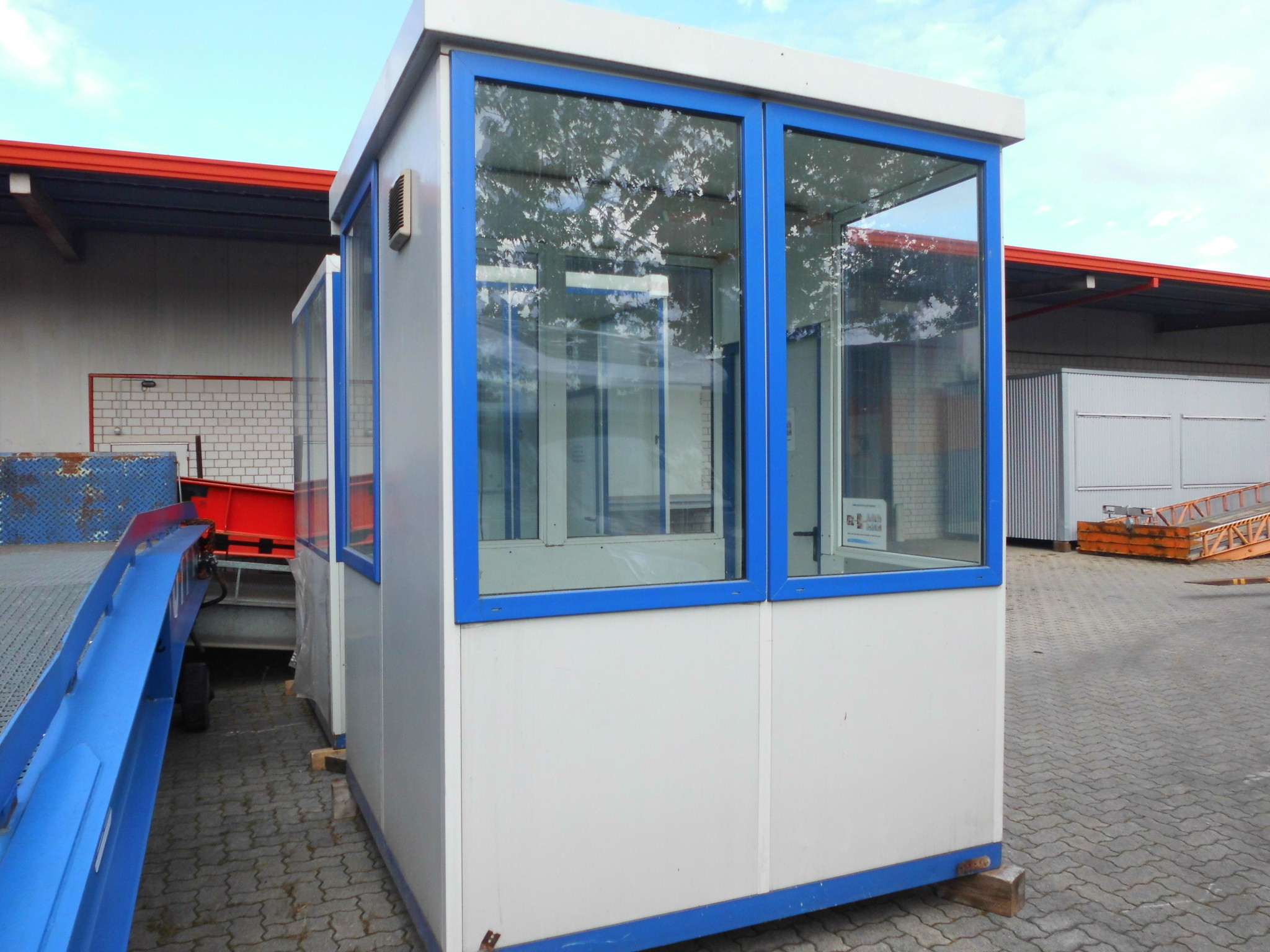 Meisterbüro Kassenhaus Meisterbude Lagerbüro Kassencontainer